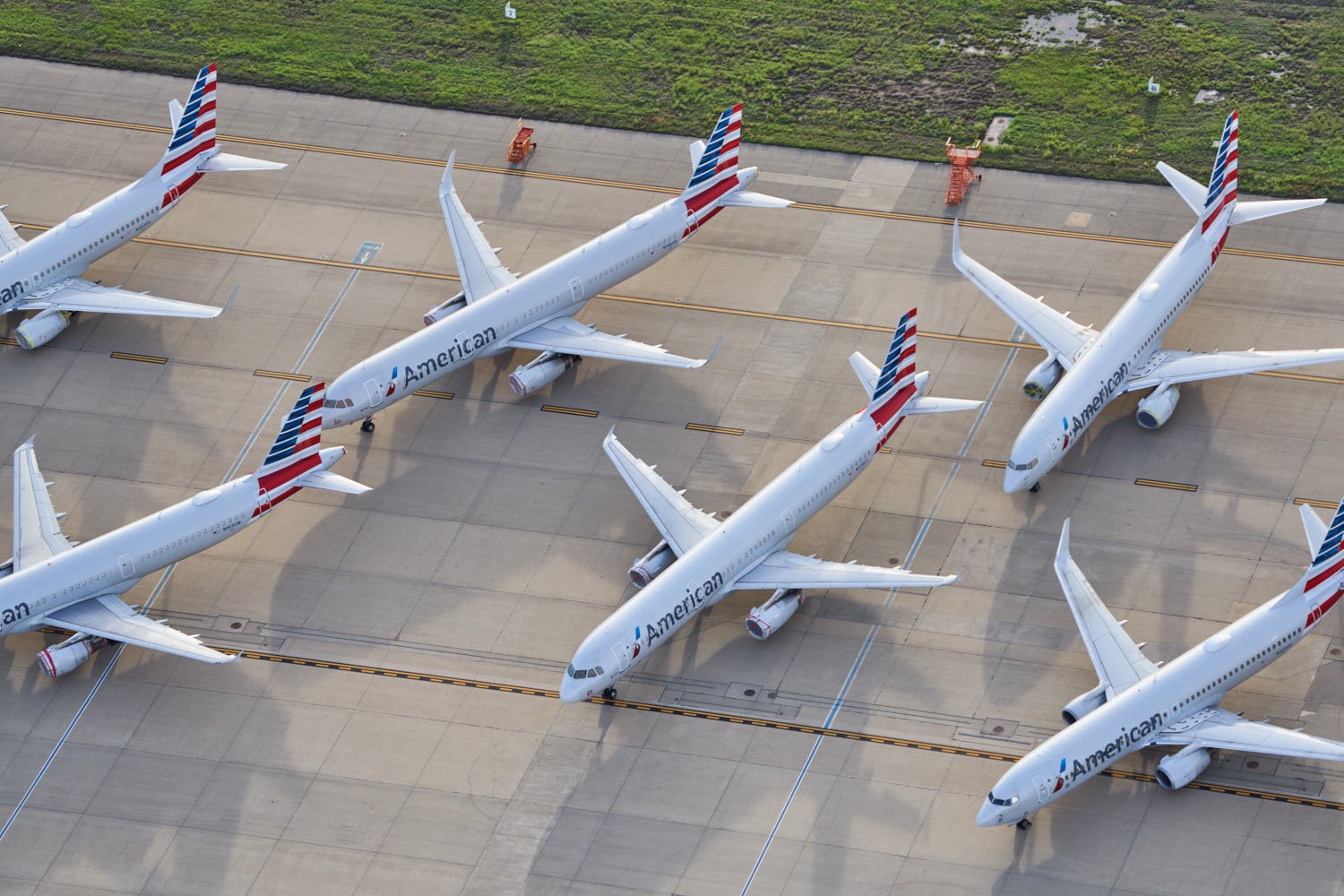 Aerial Photos Show Thousands of Grounded Airplanes | Moss and Fog