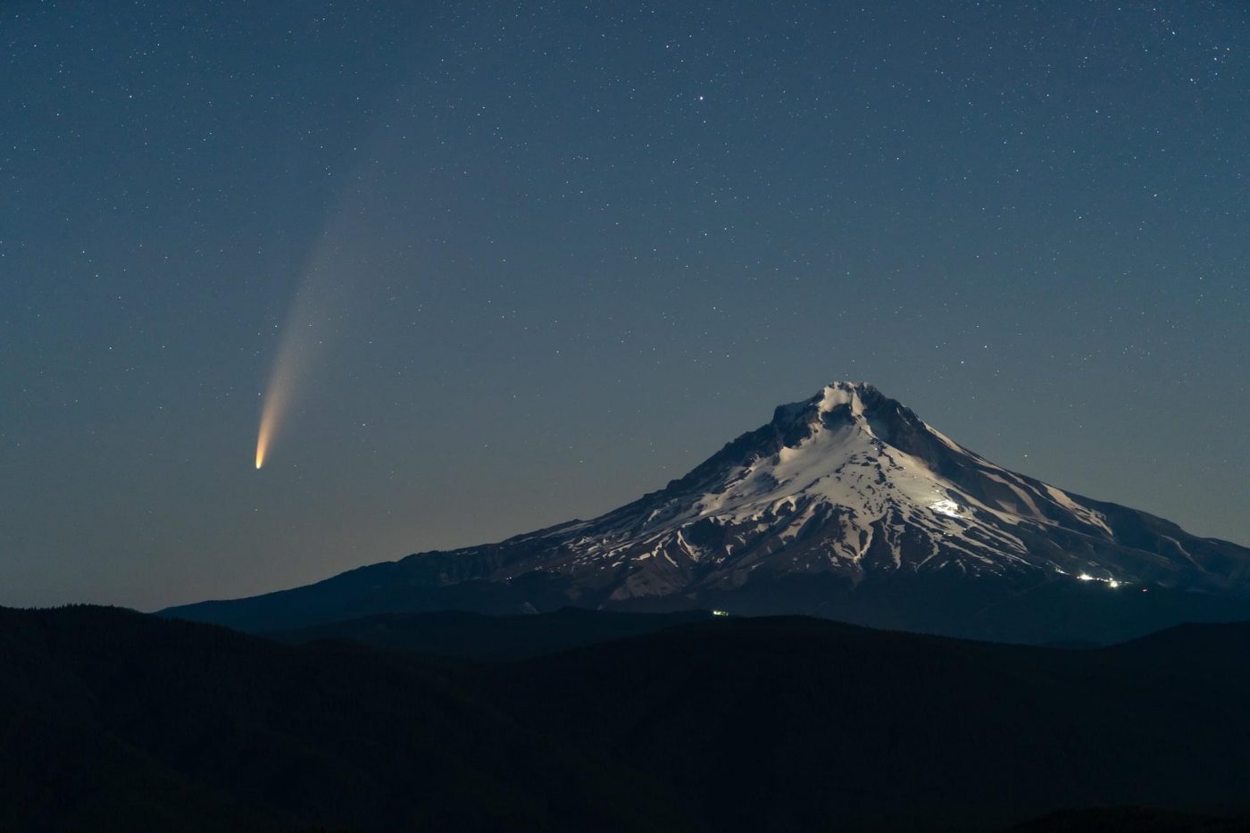 NEOWISE Comet Photographed Over Oregon’s Mount Hood » Moss and Fog