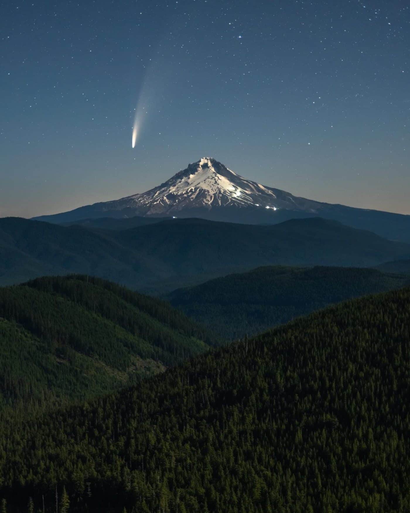 NEOWISE Comet Photographed Over Oregon’s Mount Hood » Moss and Fog
