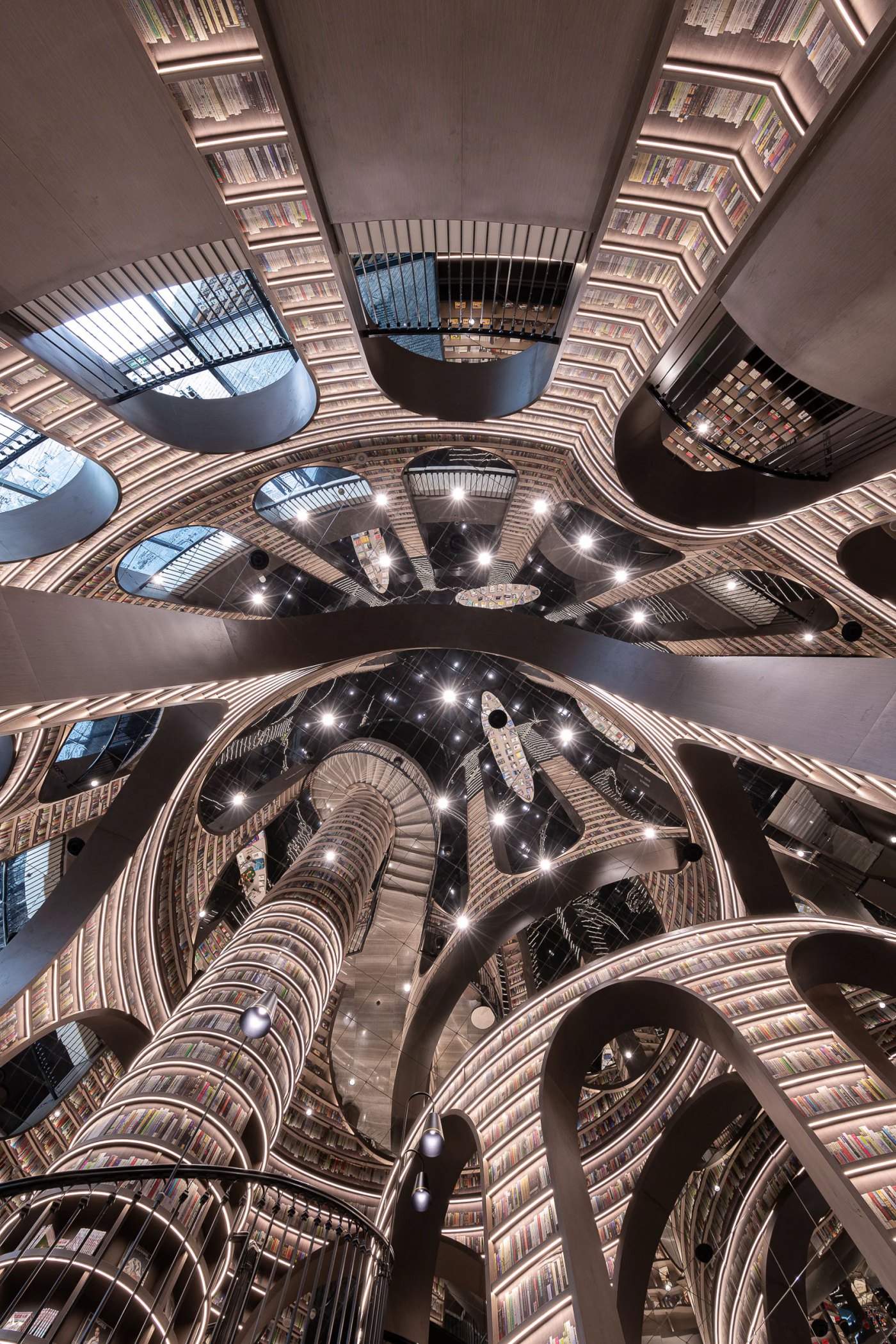 A Mesmerizing Bookstore in China Turns Book Buying Into a Surreal ...