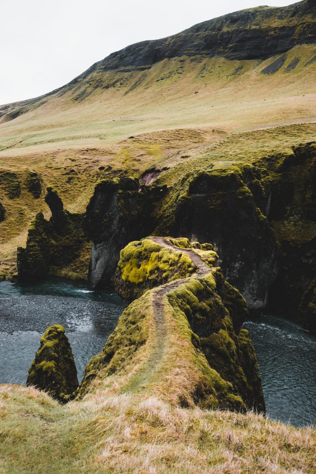 Fjaðrárgljúfur, An Incredibly Hard to Spell and Jaw Dropping Canyon In ...