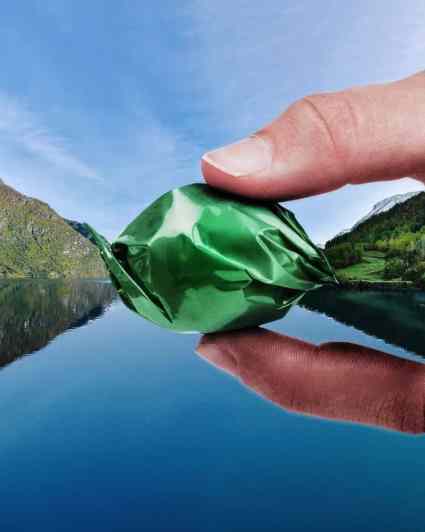 Playing With Perspective, a Charming Photographic Series | Moss and Fog