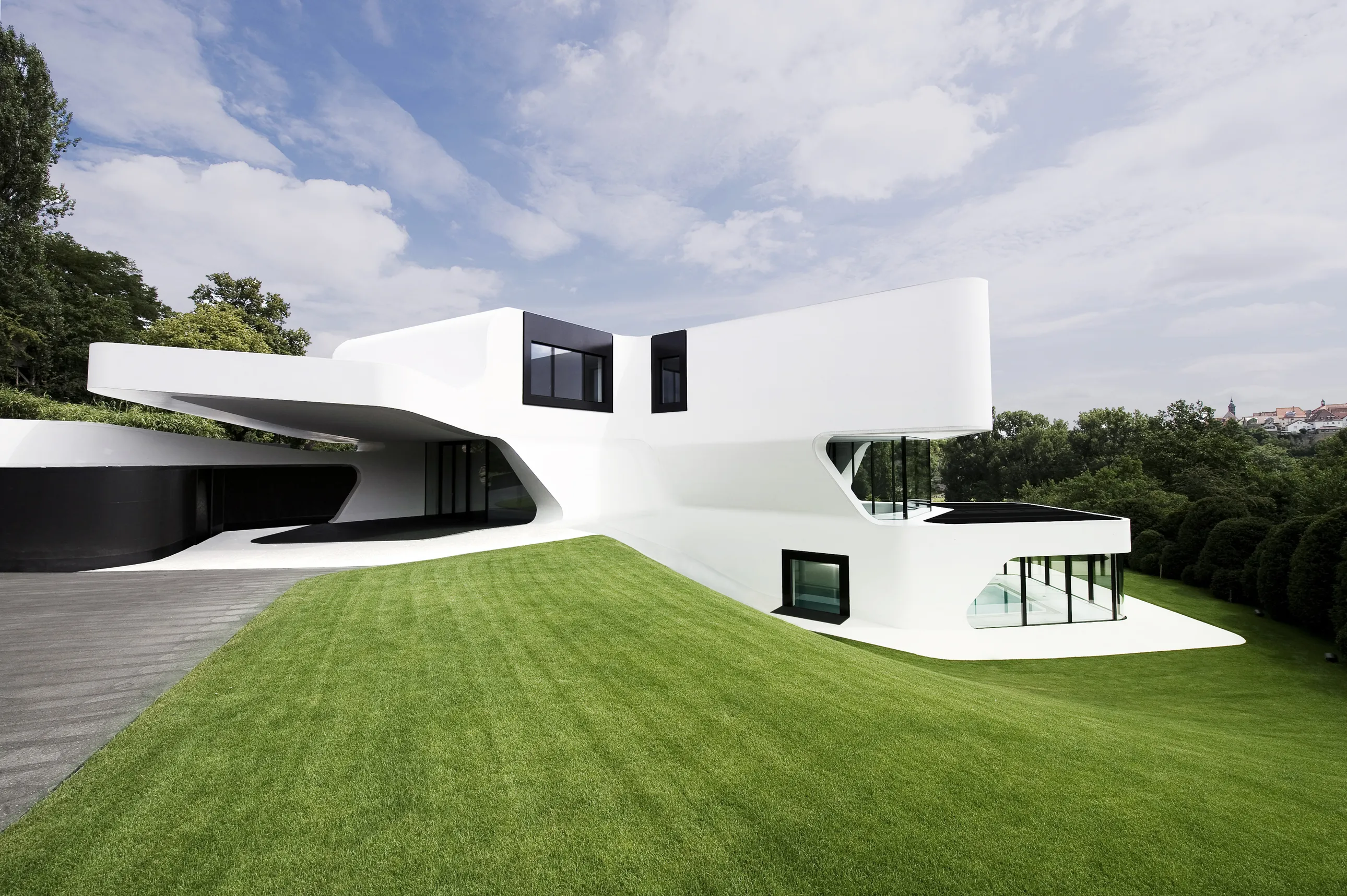 Some of the Most Futuristic, Striking Homes From Around the World ...