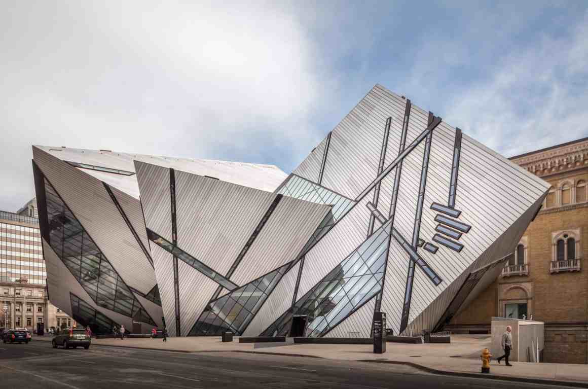 One of Canada's Most Hated Buildings is Beautifully Divisive | Moss and Fog
