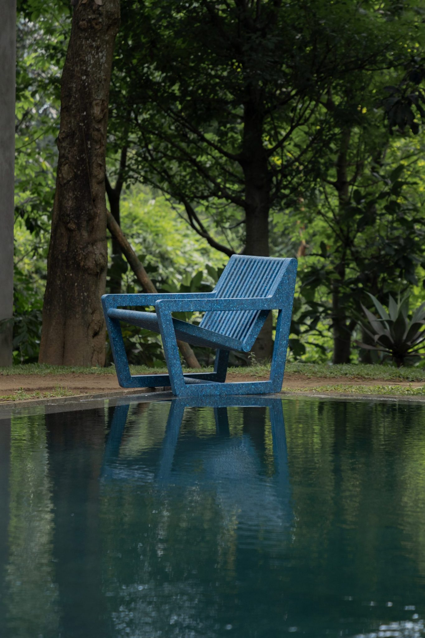 Sungai Watch Creates Chairs From Rescued Plastic Bag Waste – Moss and Fog