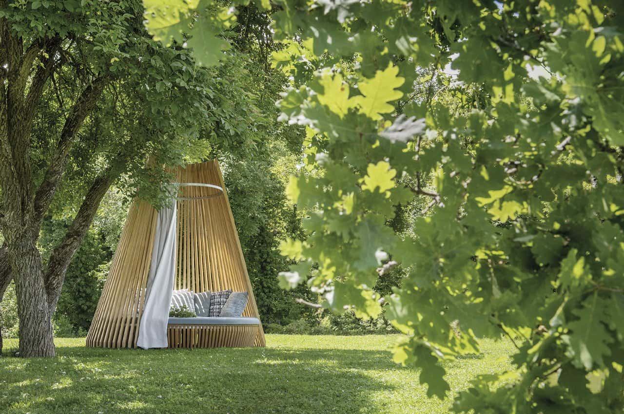 Hut Lounge Bed Looks Like the Perfect Summertime Retreat – Moss and Fog