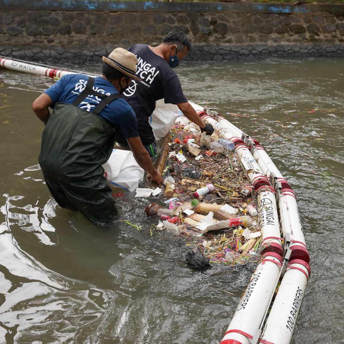 Sungai Watch Creates Chairs From Rescued Plastic Bag Waste – Moss and Fog