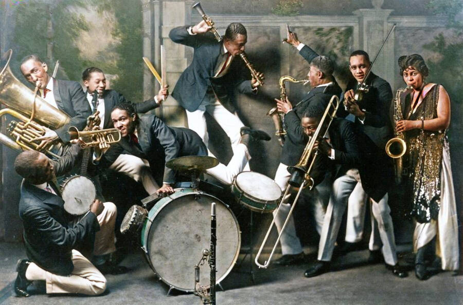 Colorized Photographs From the Roaring Twenties – Moss and Fog